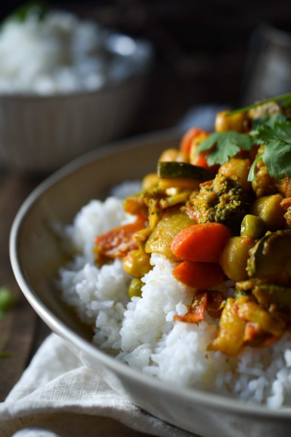 Takari (Nepalese Vegetable Curry) - Avi Pie
